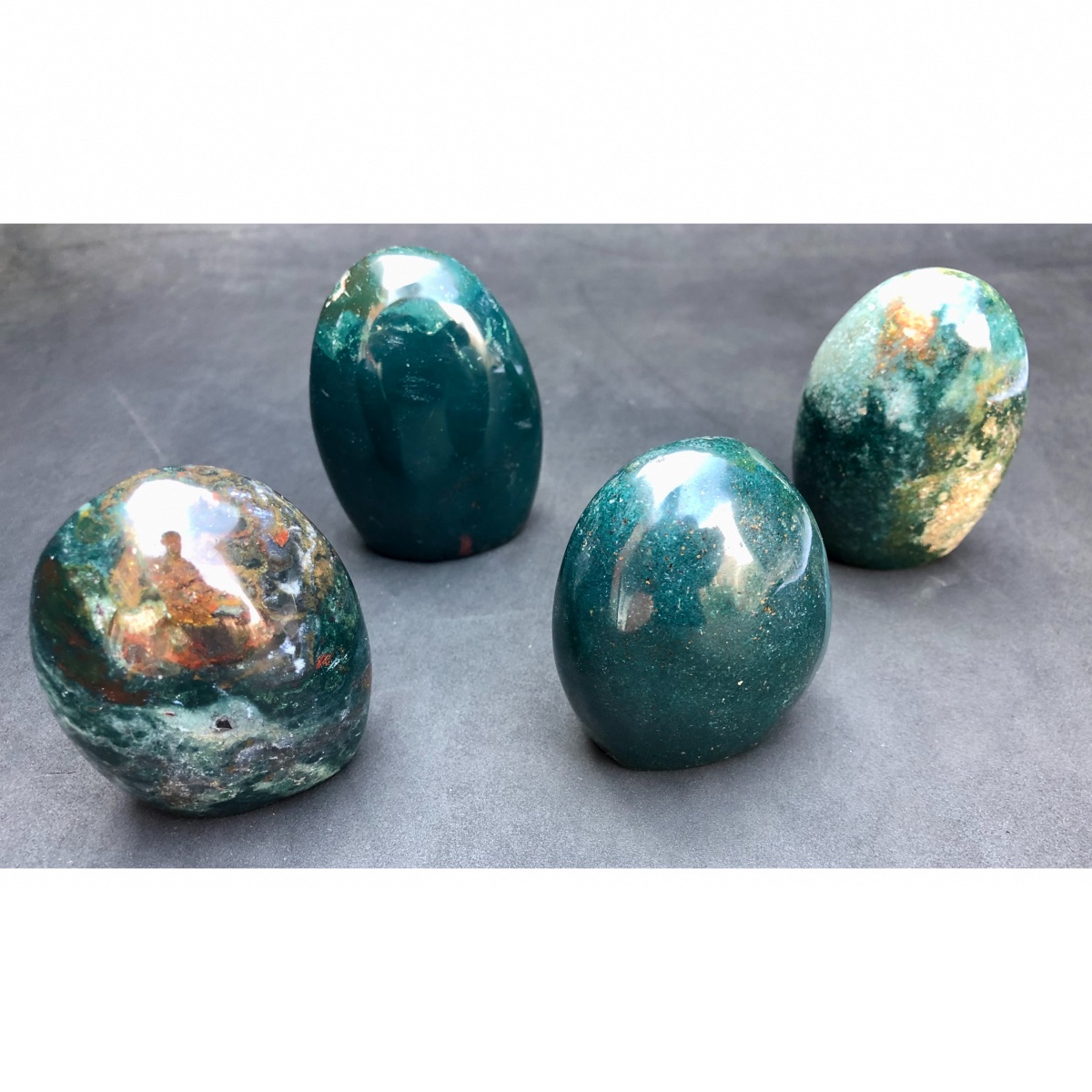 Jaspe vert forme libre Lot de 4 pièces / plita-mineral.com