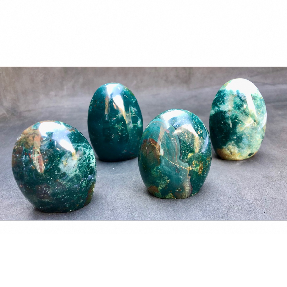 Jaspe vert forme libre Lot de 4 pièces / plita-mineral.com